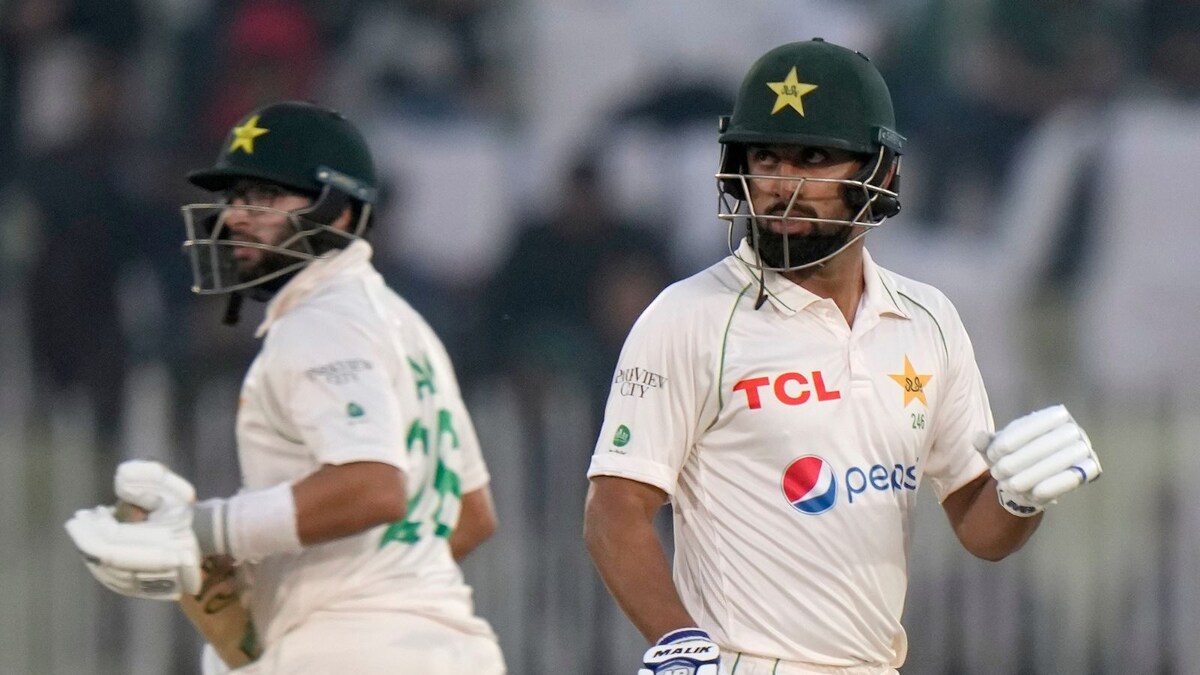 Pak Vs Eng 1st Test Day 2 Abdullah Shafique Imam Ul Haq Give