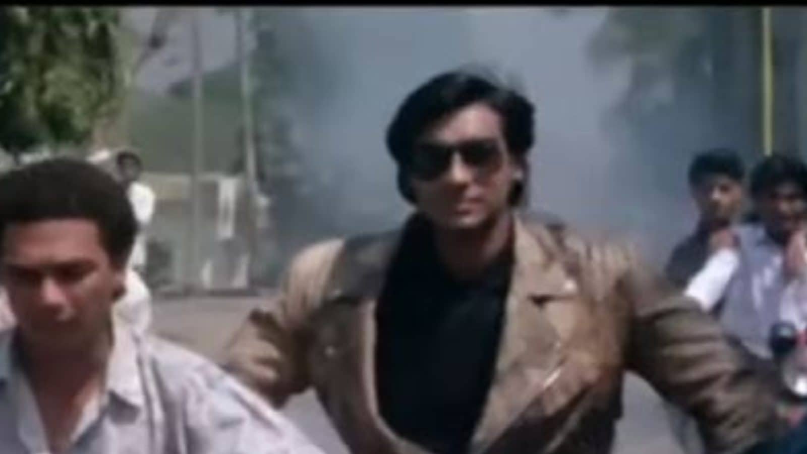 Can Ajay Devgn Perform Phool Aur Kaante Split Bike Stunt Again? The Actor Answers | Movies News ...