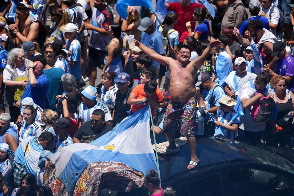 Lionel Messi and Co in a Sea of People! FIFA World Cup Winners ...