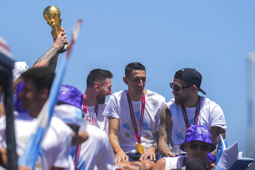 Lionel Messi and Co in a Sea of People! FIFA World Cup Winners ...