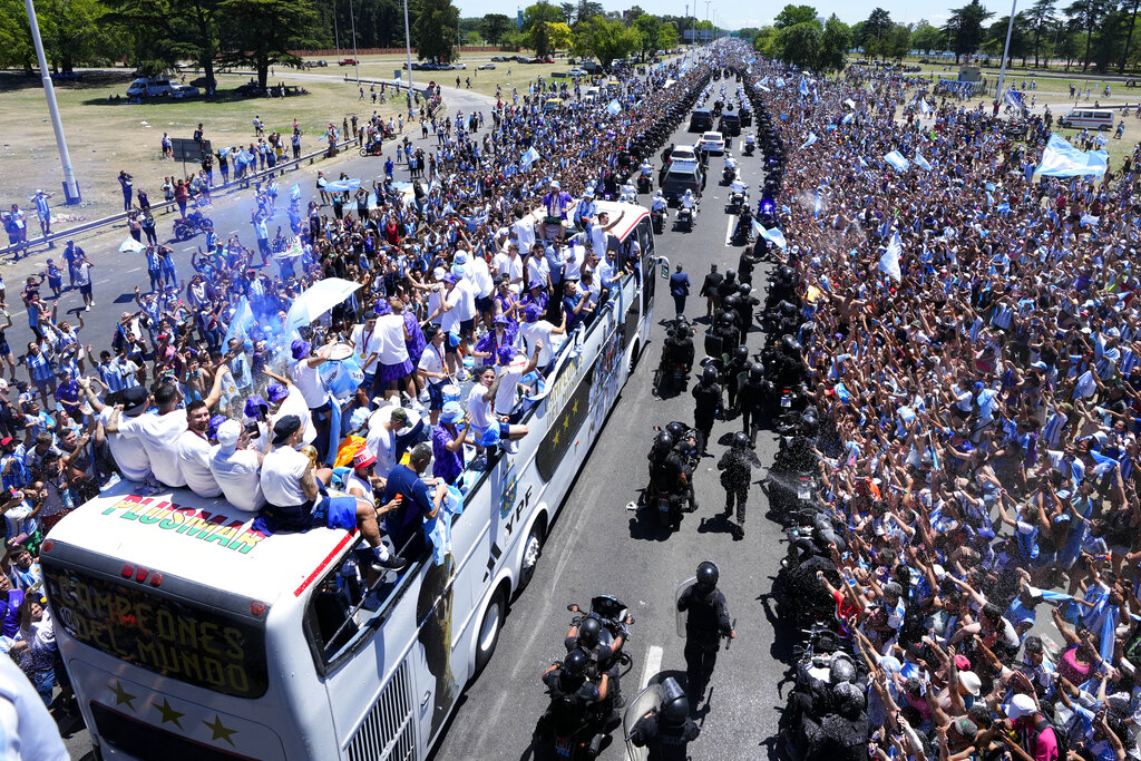 Lionel Messi and Co in a Sea of People! FIFA World Cup Winners ...