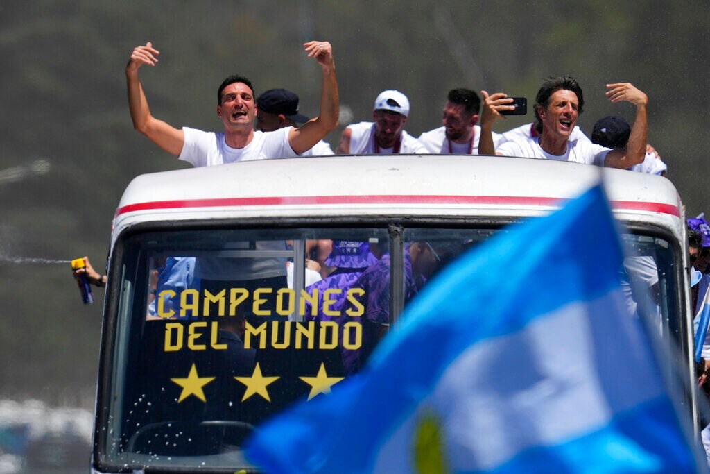 Lionel Messi and Co in a Sea of People! FIFA World Cup Winners ...