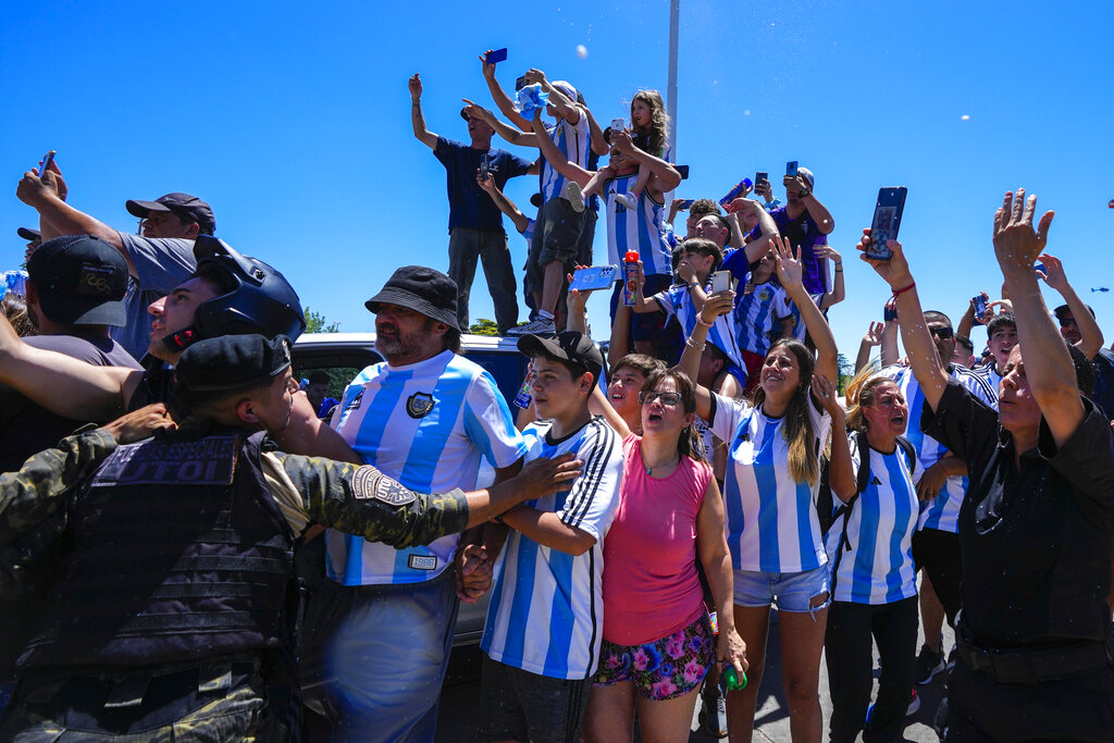 Lionel Messi and Co in a Sea of People! FIFA World Cup Winners ...