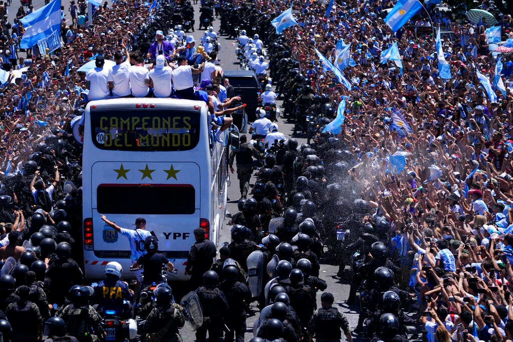 Lionel Messi and Co in a Sea of People! FIFA World Cup Winners ...