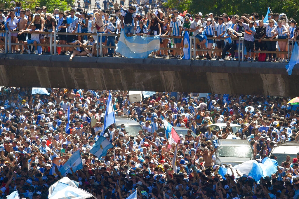 Lionel Messi and Co in a Sea of People! FIFA World Cup Winners ...