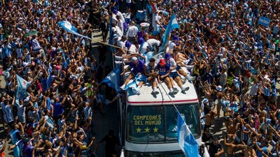Argentina Victory Parade Ended Abruptly Due to Massive Crowd as Players ...