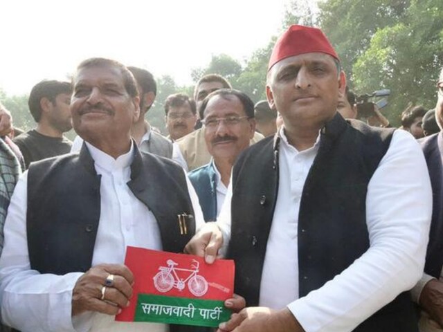 Akhilesh Yadav Presents Samajwadi Party Flag to PSPL Founder Shivpal ...