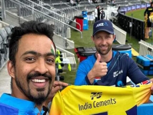 Devon Conway poses with MS Dhoni's Chennai Super Kings jersey ahead of ...