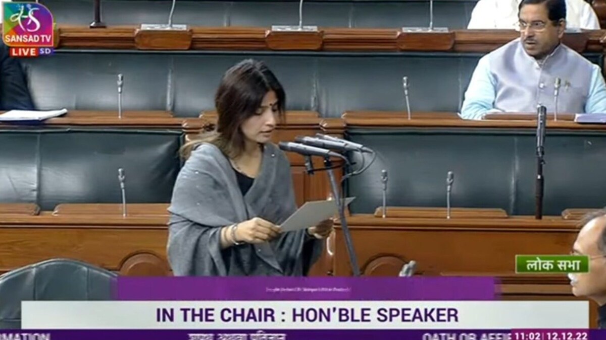 Dimple Yadav Takes Oath as Lok Sabha Member, Touches Sonia Gandhi's ...
