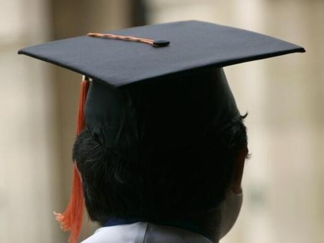 'Age is Just a Number': 90-Year-old Woman Graduates from College 70 ...