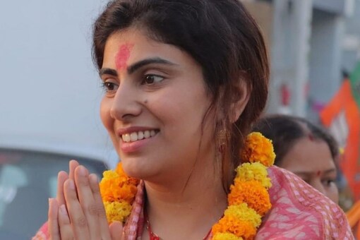 Ravindra Jadeja's Wife & BJP's Rivaba Jadeja Heads for Record-breaking ...