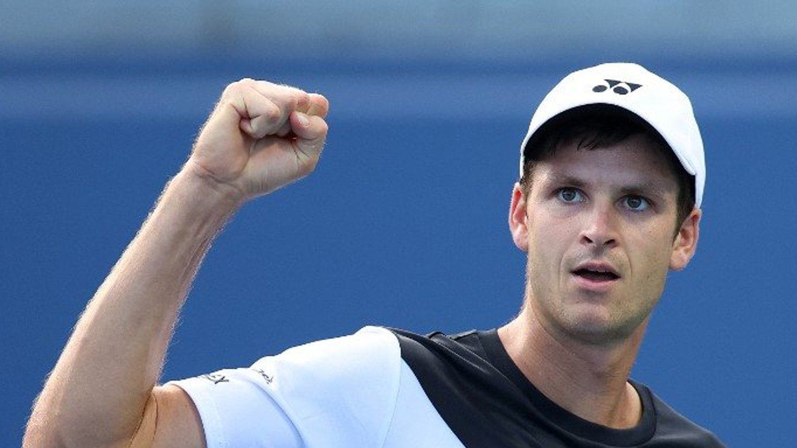 Hubert Hurkacz Beats Cameron Norrie to Win 2022 Hong Kong International ...