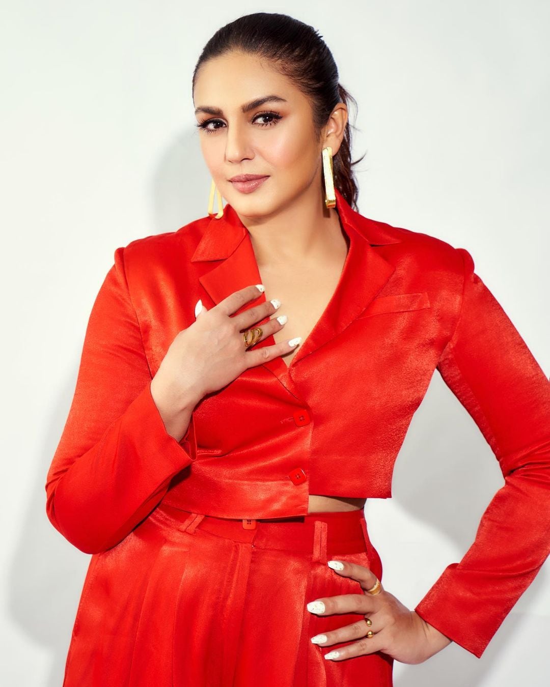 Huma Qureshi Looks Fiery Hot In Red Cutout Dress, Check Out The Diva's ...