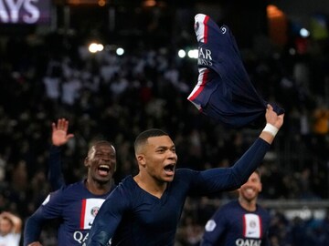Kylian Mbappe Delivers For PSG as Neymar is Sent Off - News18