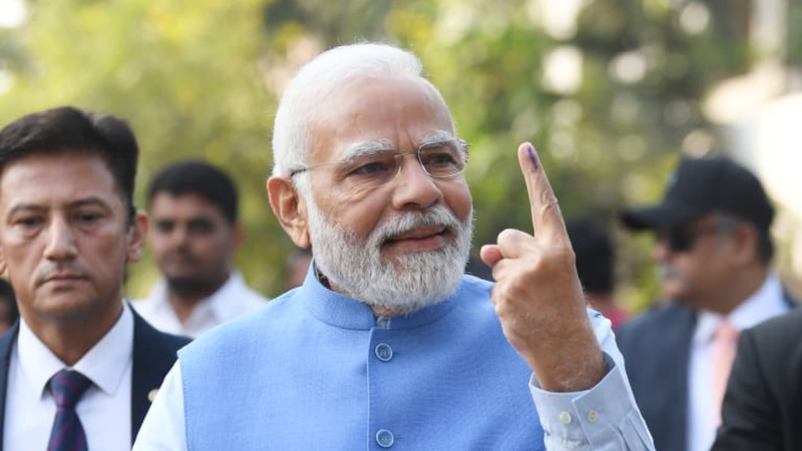 Greeting Gujaratis to Standing in Queue: A Glimpse of 'Modest' Modi ...