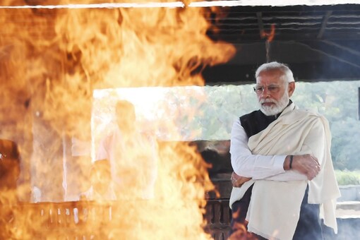 Even His Mother's Final Journey Didn't Steer Modi Away from His Chosen ...