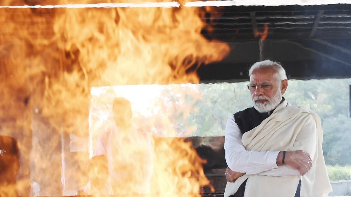 In His Grief Too, PM Modi Kept it Simple and Became a Role Model for ...