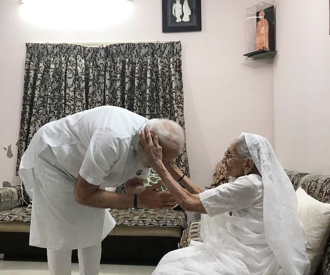 PM Modi’s Mother Heeraben Admitted to Hospital: A Look at 10 Touching ...