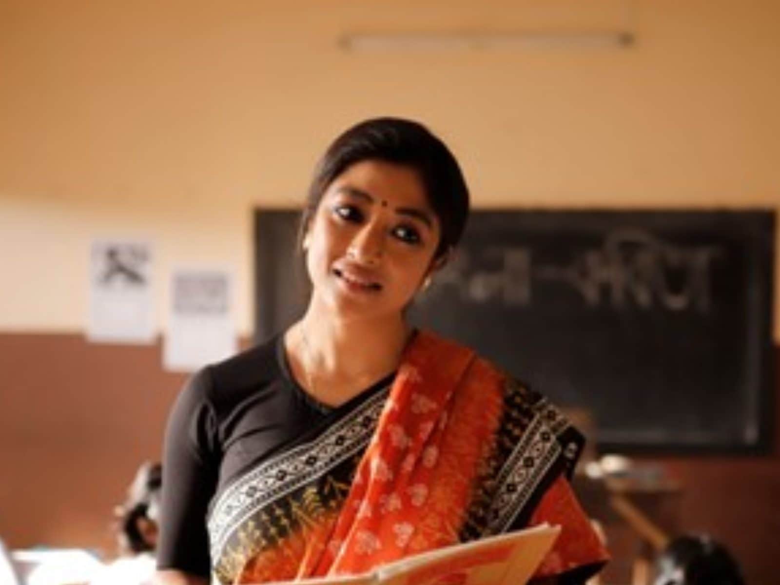 Paoli Dam Hot Scene With Minister