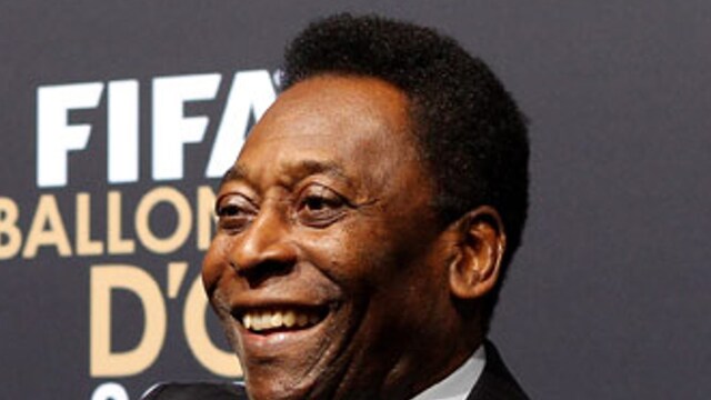Family Members Celebrate Christmas Eve With Pele in Hospital | Football ...