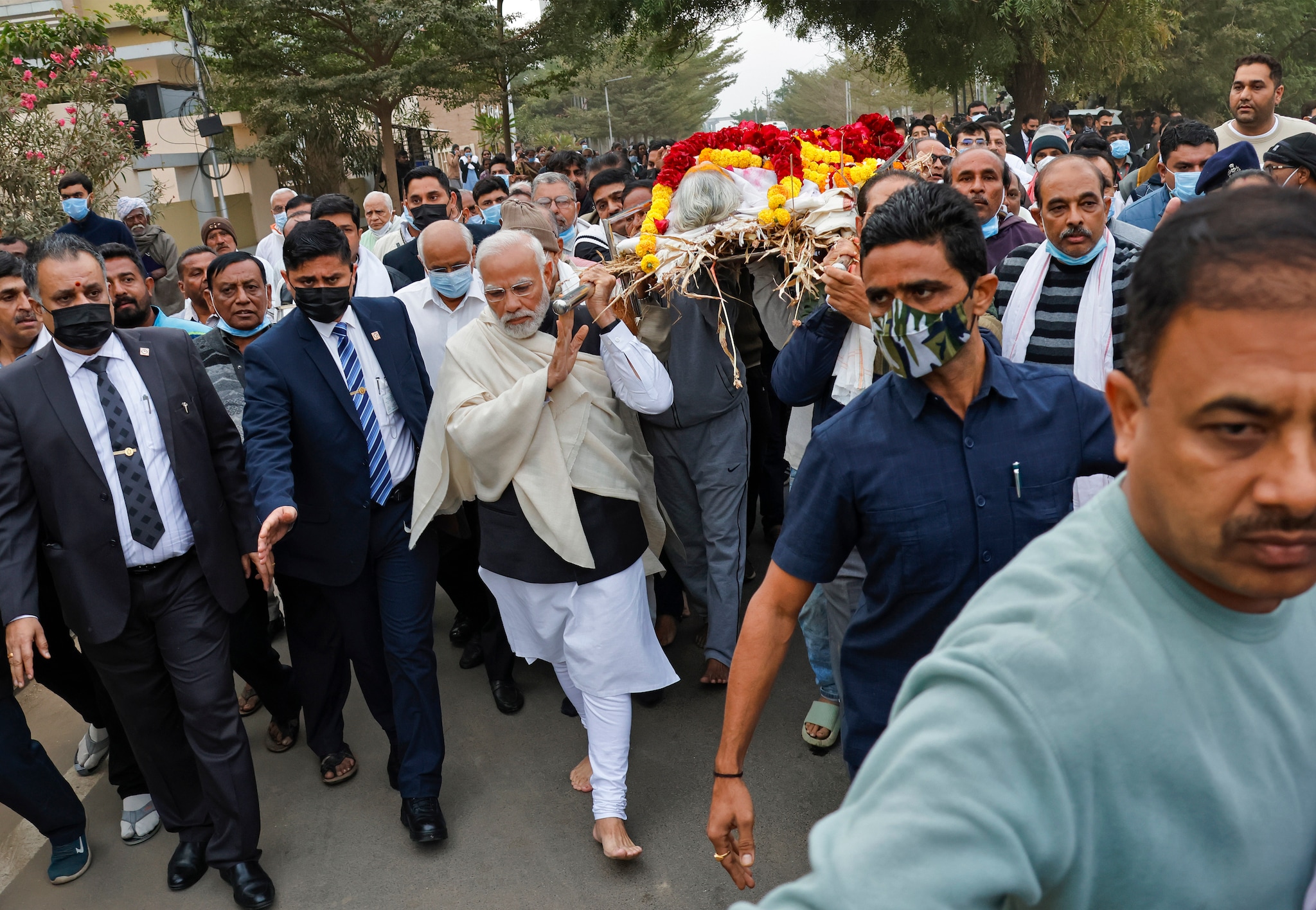 PM Modi Bids Emotional Farewell to Mother; A Look at His Heart-warming ...
