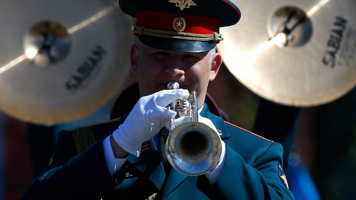Musicians, Circus Artists and Singers Head to the Frontlines to Boost ...