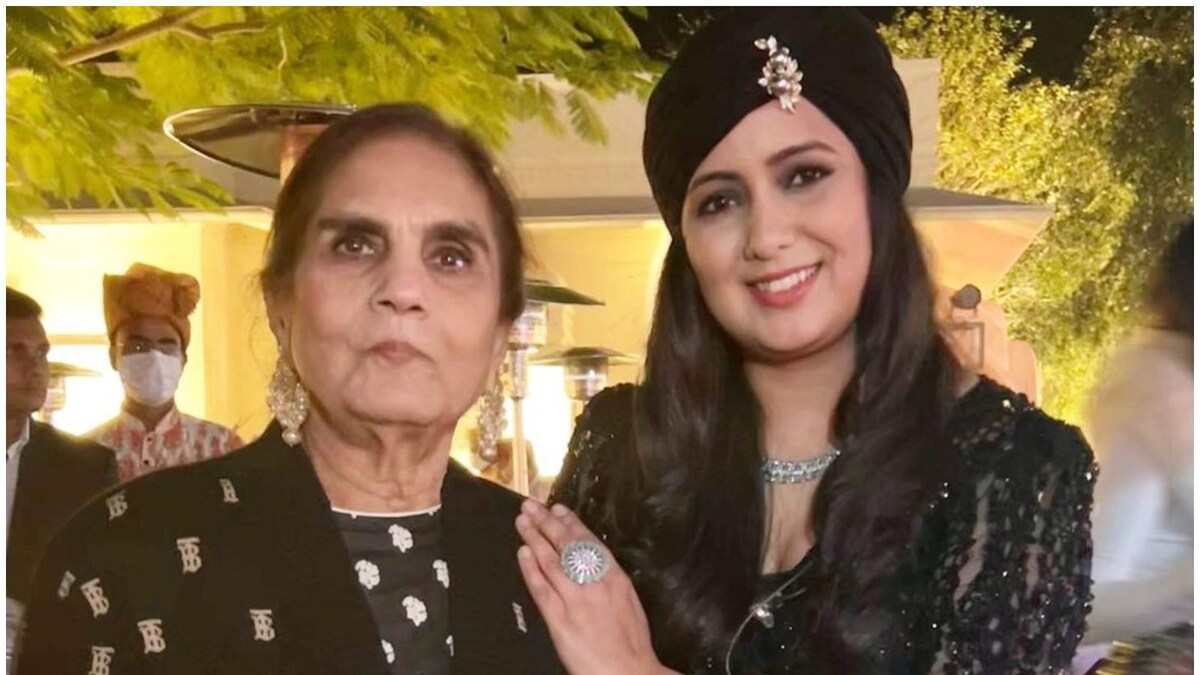 Salman Khan's Mother Turns 80, Harshdeep Kaur Performs at Big Birthday ...