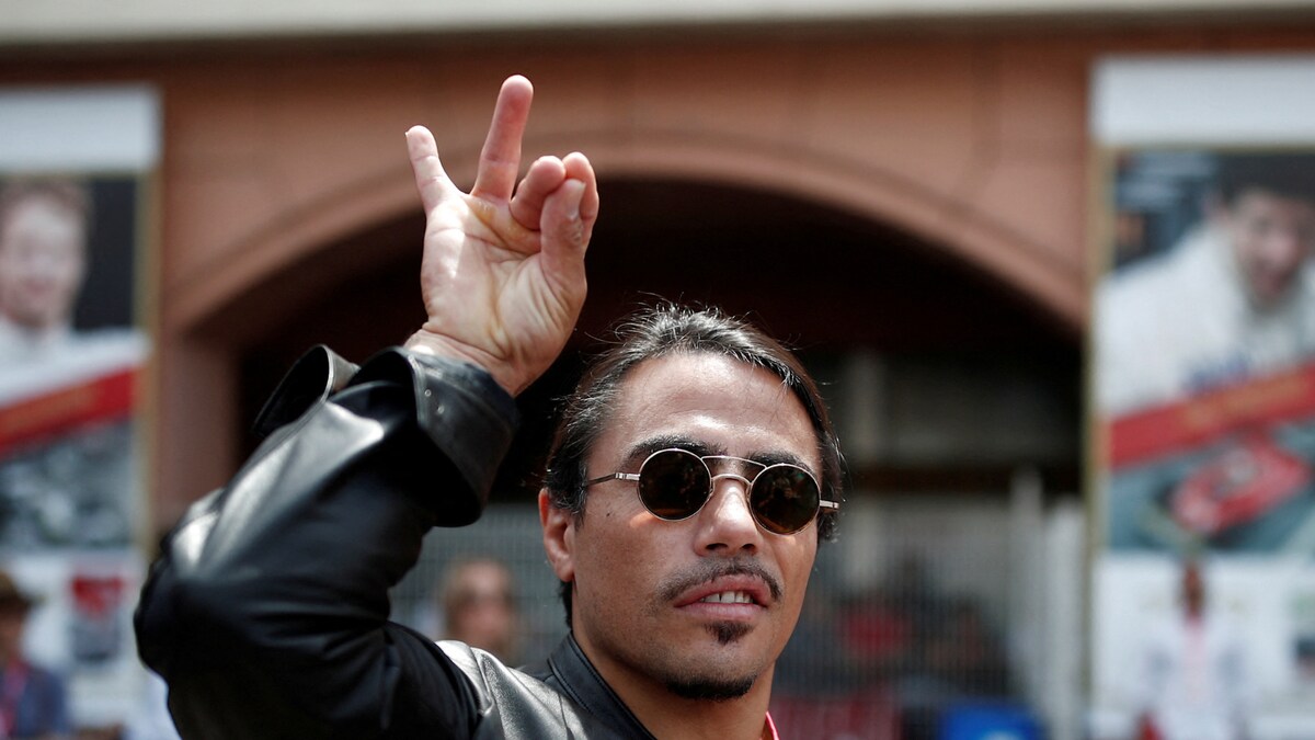 Salt Bae Labelled 'Disrespectful' for Serving $600 Steak While Talking ...