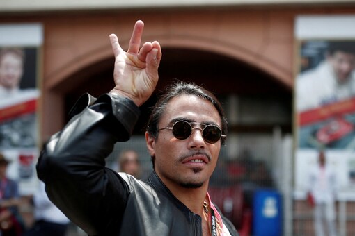 Salt Bae Labelled 'Disrespectful' for Serving $600 Steak While Talking ...