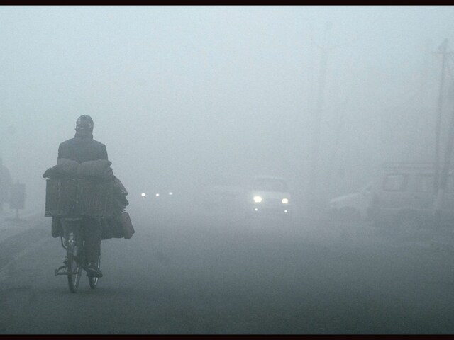 Intense Cold Wave in Kashmir, Under Sub-zero Temperatures Continue - News18