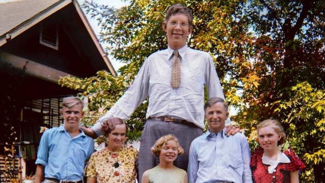 'The Giant of Illinois': Guinness World Records Shares Old Photo of ...