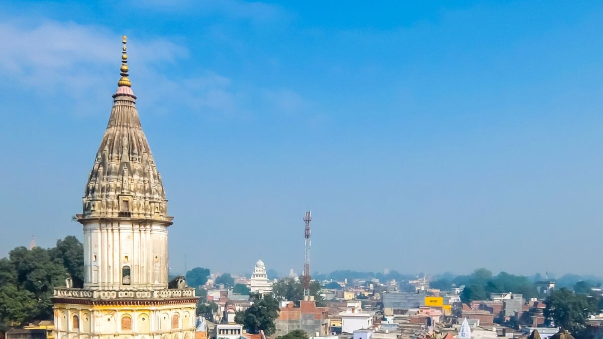Guptar Ghat to Treta Thakur Temple, Know Iconic Places To Visit in Ayodhya - News18