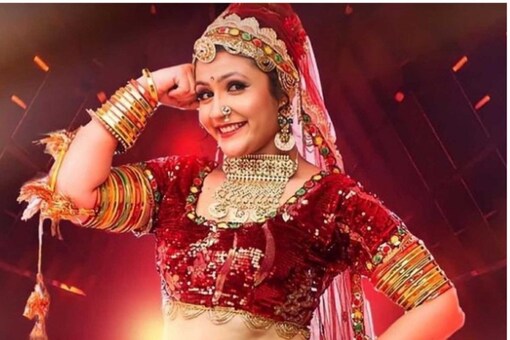 Bigg Boss Fame Gori Nagori Sets Stage On Fire With Her Moves - News18