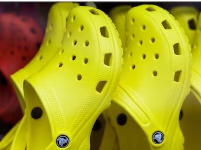 'Proper Support': This Woman is Obsessed With Crocs, Owns Over 450 ...