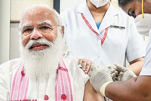 Assam’s 'Gamosa' Gets GI Tag | Know All About the Traditional Red-and ...