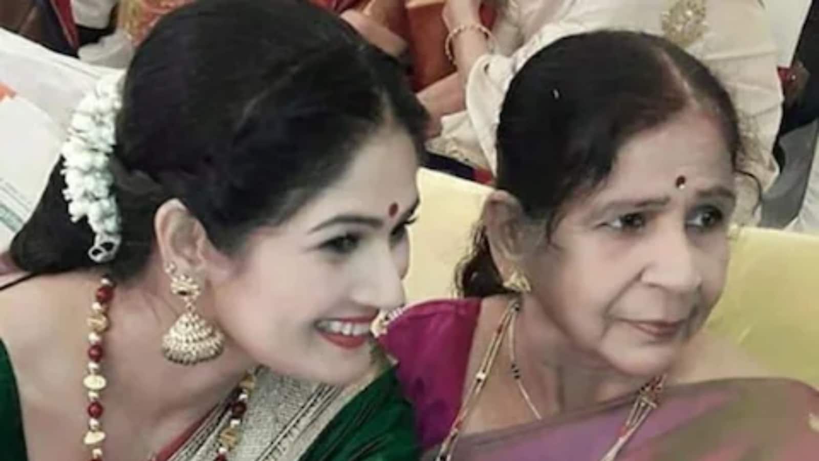 'I Will Miss You': Actress Resham Tipnis’ Emotional Note On Mother's Passing | Movies News - News18