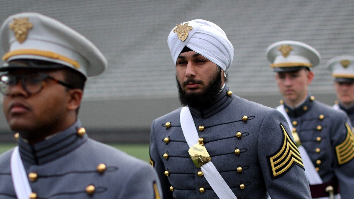 US Marines Must Allow Sikh Recruits with Beards, Turbans: US Court ...