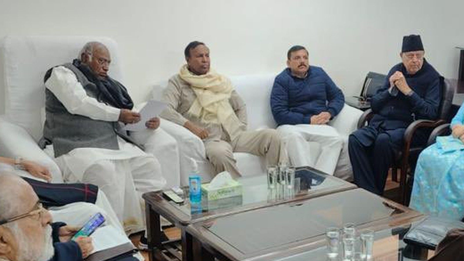 Parliament Winter Session: AAP, TMC Make Surprise Attendance At Cong ...