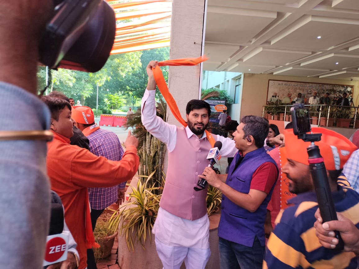 On Result Day, AAP's Fall, the BJP Dance, a Pale Cong Office | Moods of ...