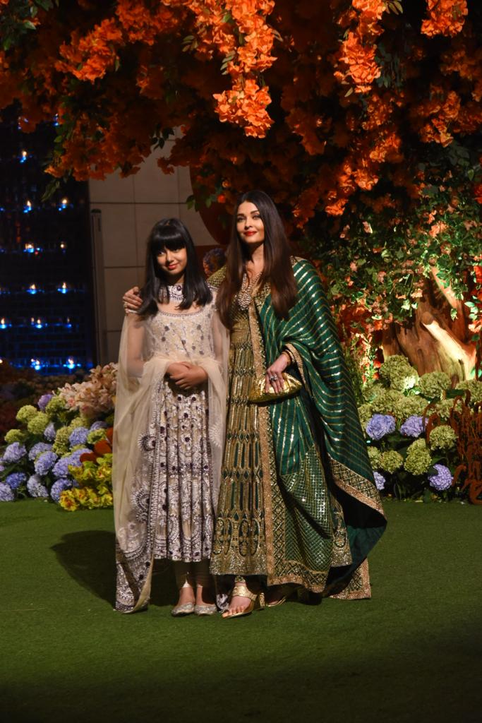 Uorfi Javed, Katrina Kaif, Malaika Arora, Shah Rukh Khan, Deepika ...