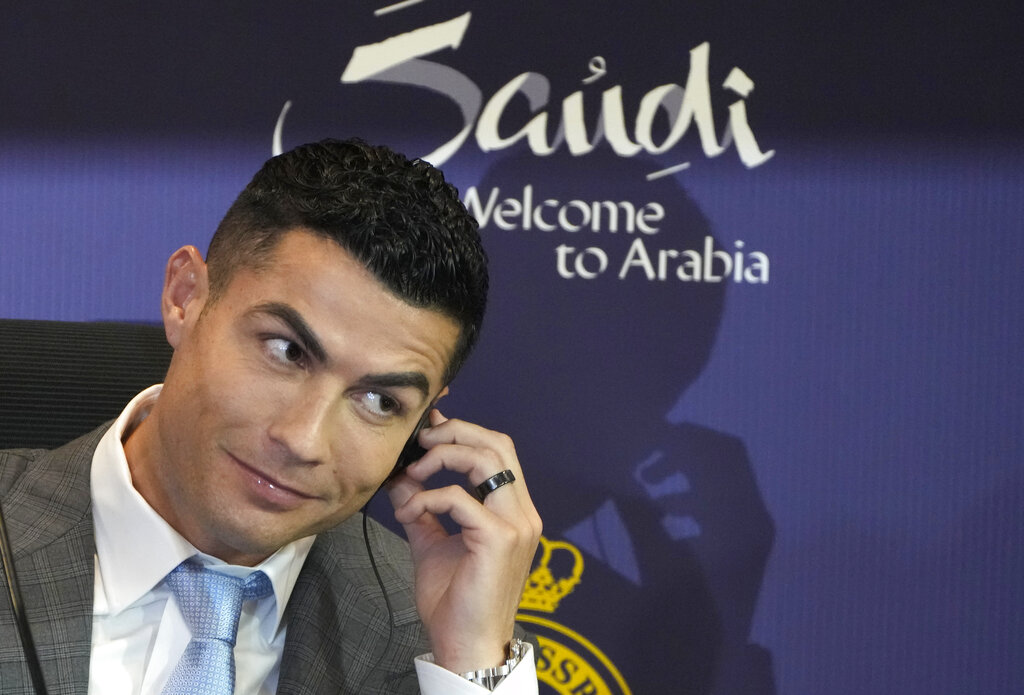 Vamos CR7! Cristiano Ronaldo Unveiled as Al Nassr Player - In Pics - News18