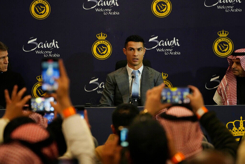 Vamos CR7! Cristiano Ronaldo Unveiled as Al Nassr Player - In Pics - News18