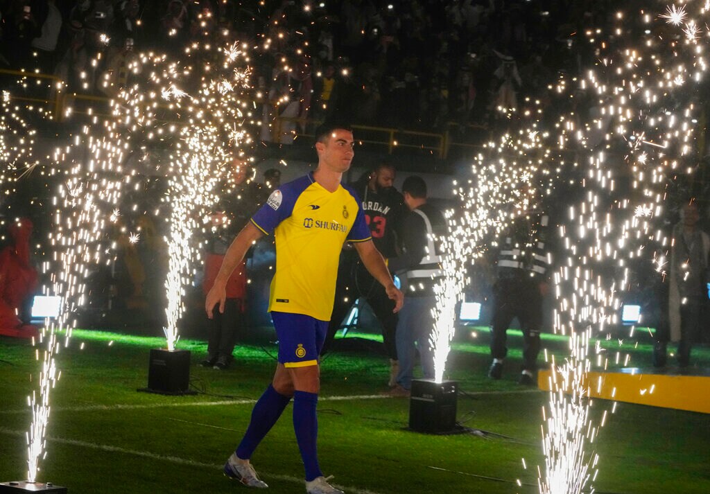 Vamos CR7! Cristiano Ronaldo Unveiled as Al Nassr Player - In Pics - News18