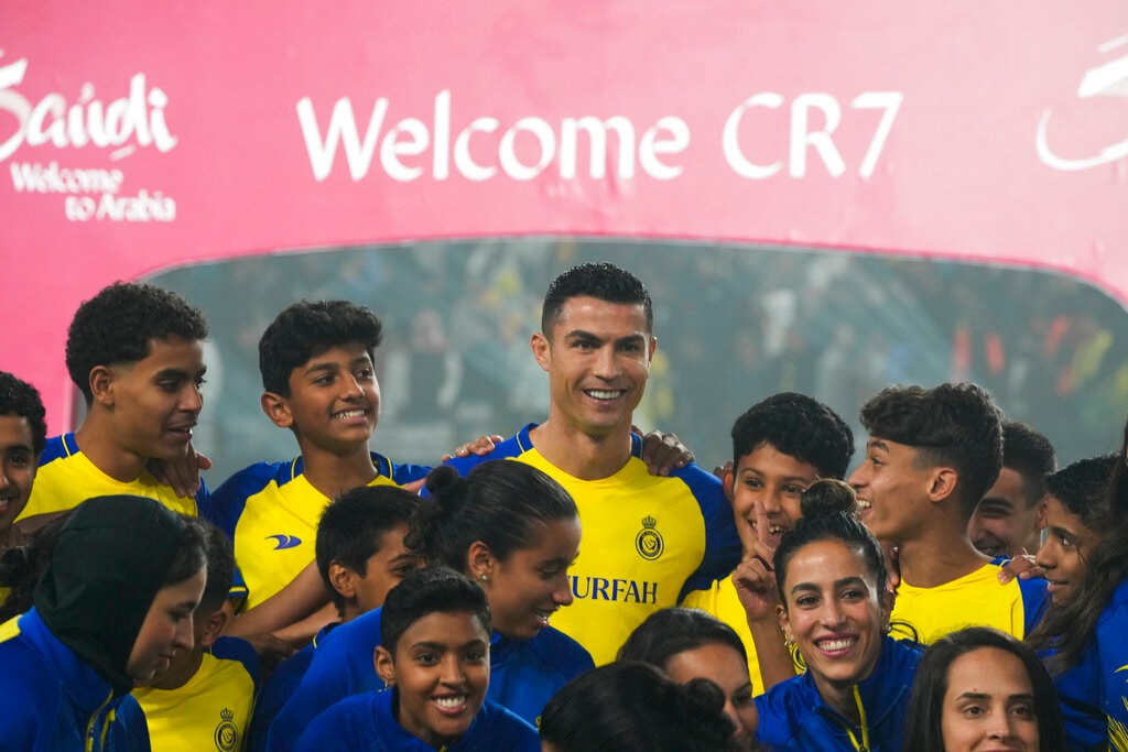 Vamos CR7! Cristiano Ronaldo Unveiled as Al Nassr Player - In Pics - News18