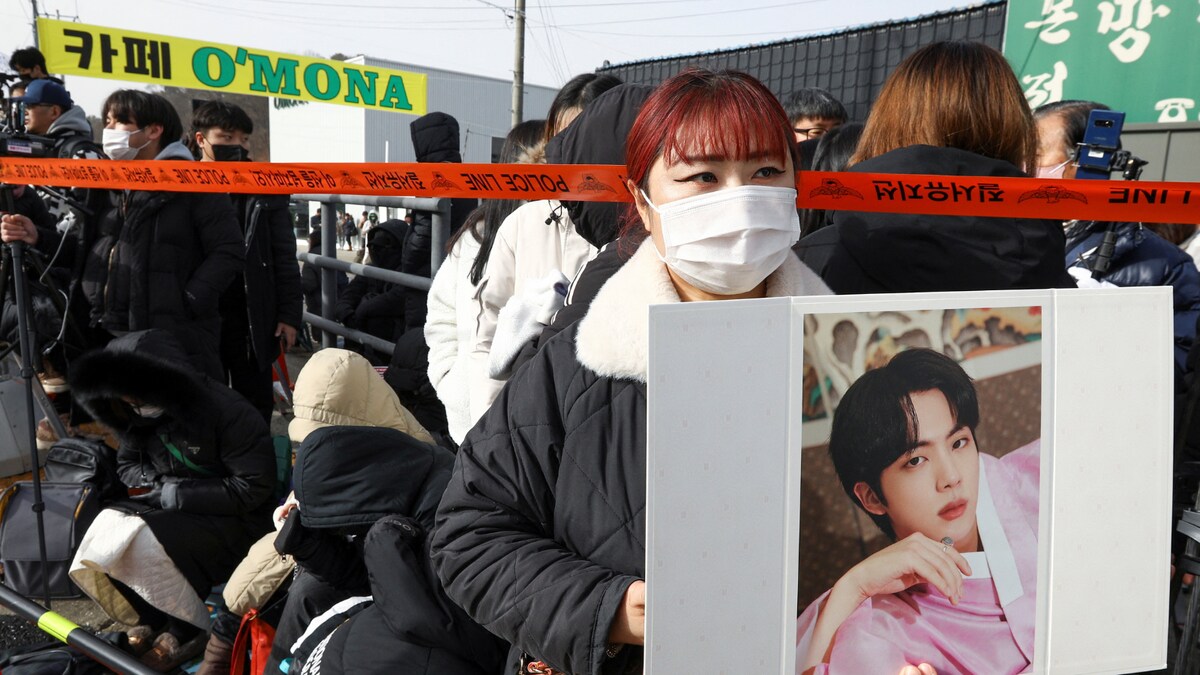Two Pakistani Teenage Girls Run Away to Meet BTS, Found by Police 1200 ...