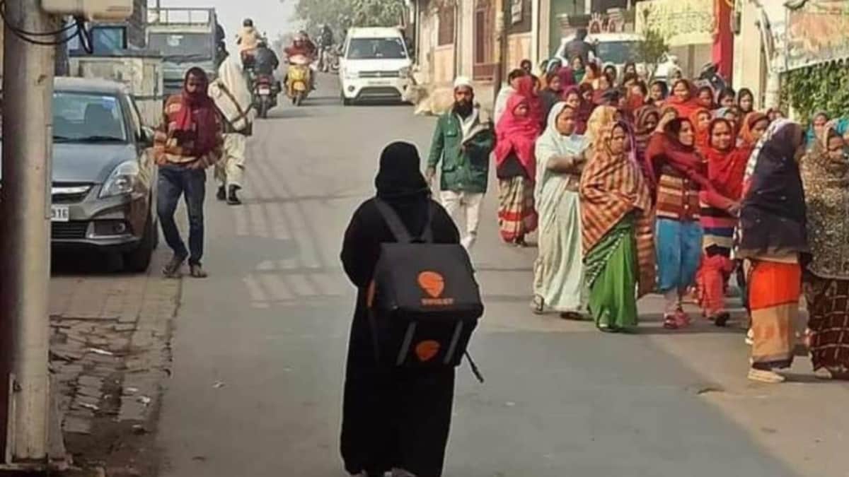 Burqa-Clad Woman With Swiggy Bag on Lucknow Street Goes Viral, Here's ...