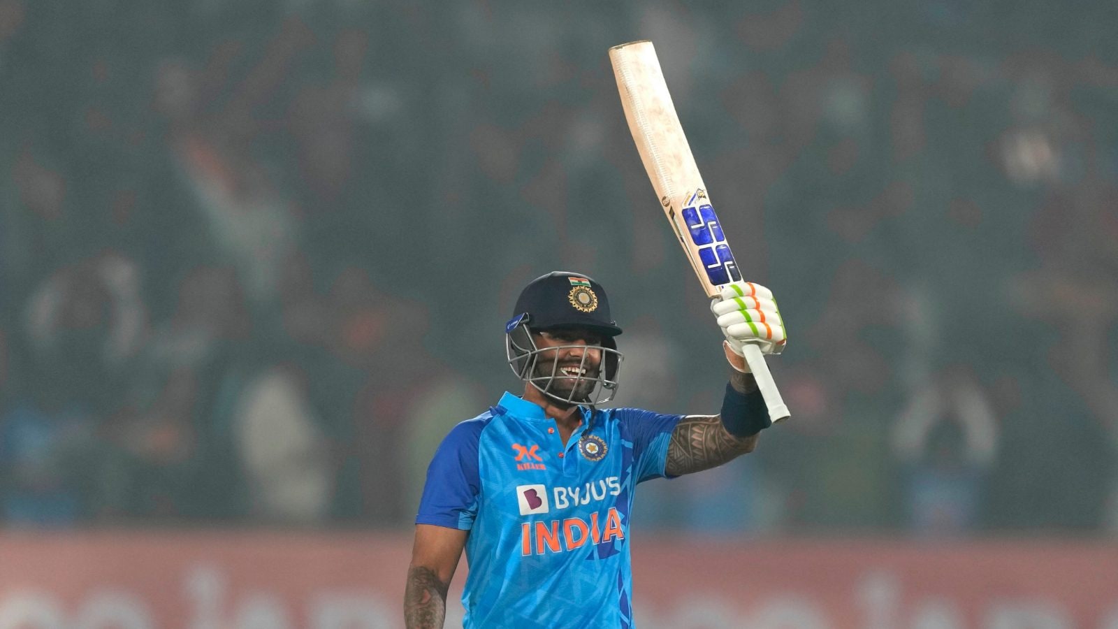 IND vs SL, 3rd T20I: Twitter Bows Down to Suryakumar Yadav For Smashing 45-ball Century | News ...