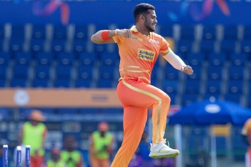 ILT20: UAE Pacer Sanchit Sharma Guides Gulf Giants to 6-wicket Win Over Abu Dhabi Knight Riders ...