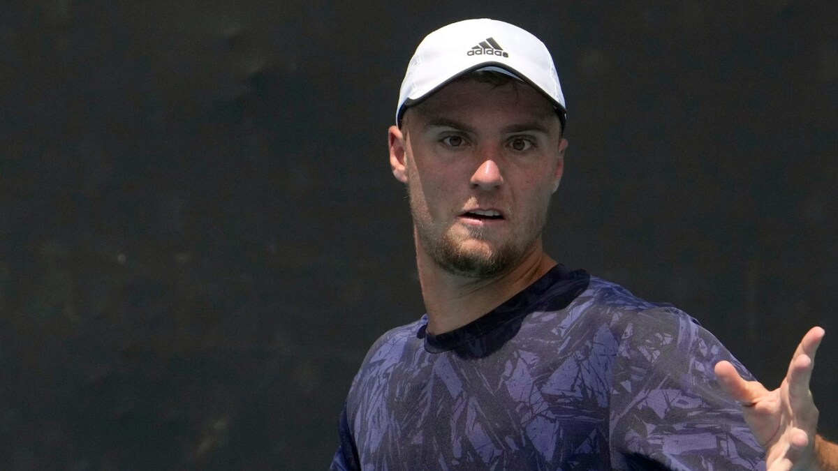 Ukraine's Oleksii Krutykh Wants Australian Open Ban for Russian Flag ...