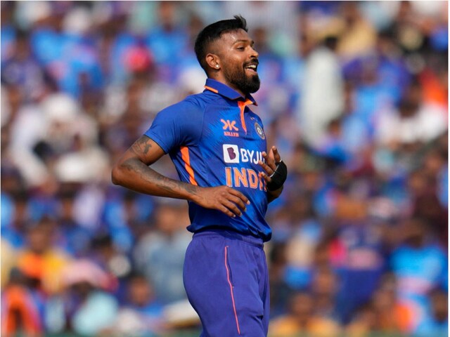 WATCH | Hardik Pandya Grabs a Stunner on His Own Bowling to Dismiss Devon Conway in 2nd ODI - News18